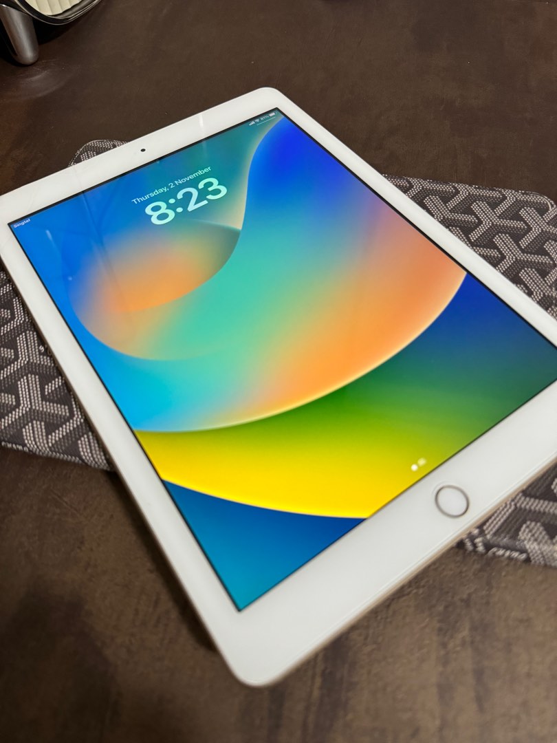 iPad 5th Gen Wifi + Cellular Gold 128GB, Mobile Phones & Gadgets ...