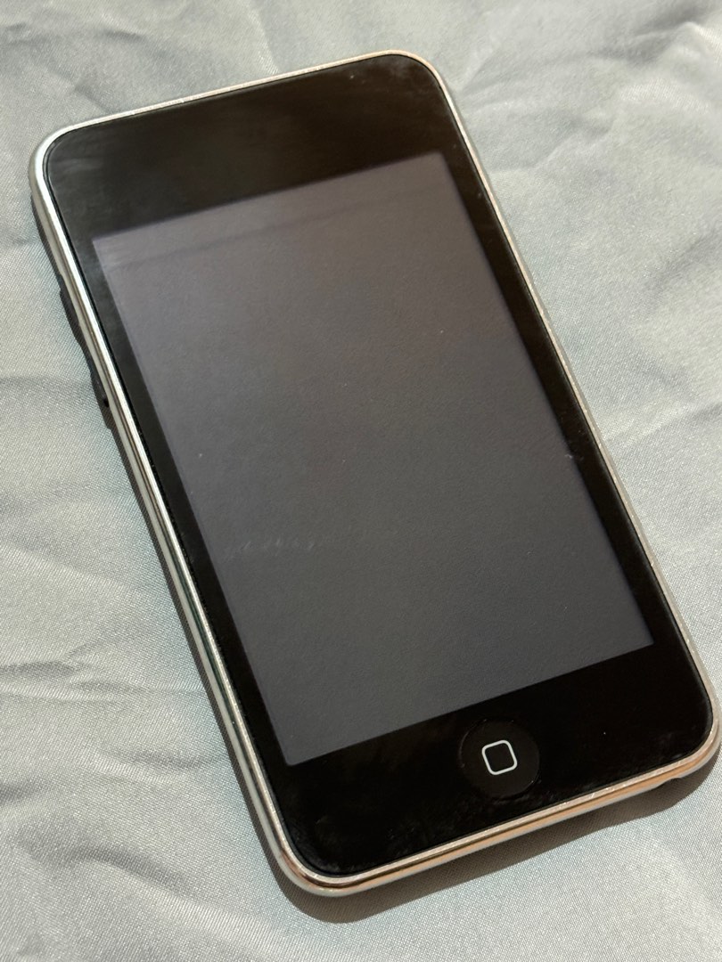 Apple iPod Touch / 8gb 2nd Gen, Audio, Portable Music Players on Carousell