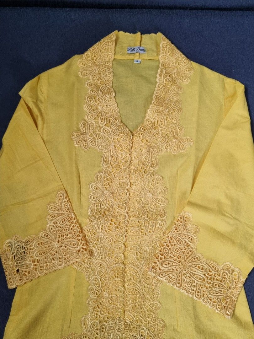 LIKE NEW Kebaya Modern Betawi, Fesyen Wanita, Pakaian Wanita, Atasan di ...