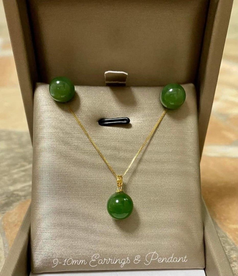 Lucky Jade Solid saudi gold w/ 100 % Authentic Green Jade with ...