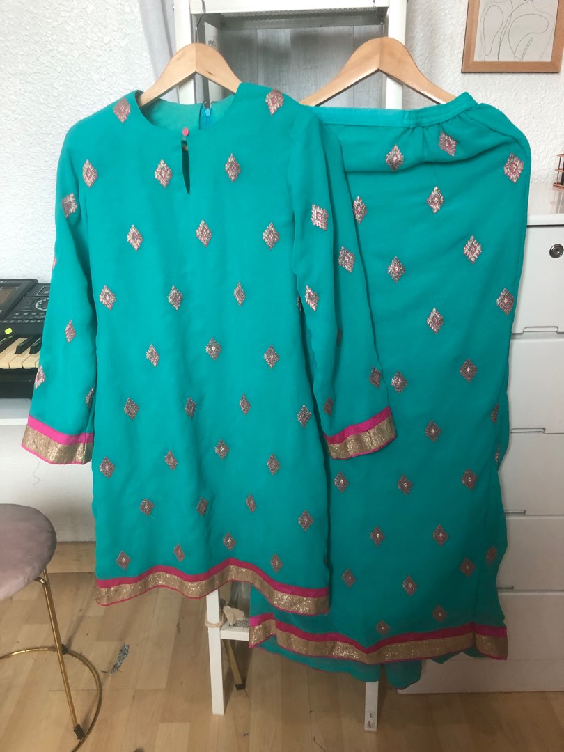 Mini kurung moden kain sari, Women's Fashion, Muslimah Fashion, Baju ...