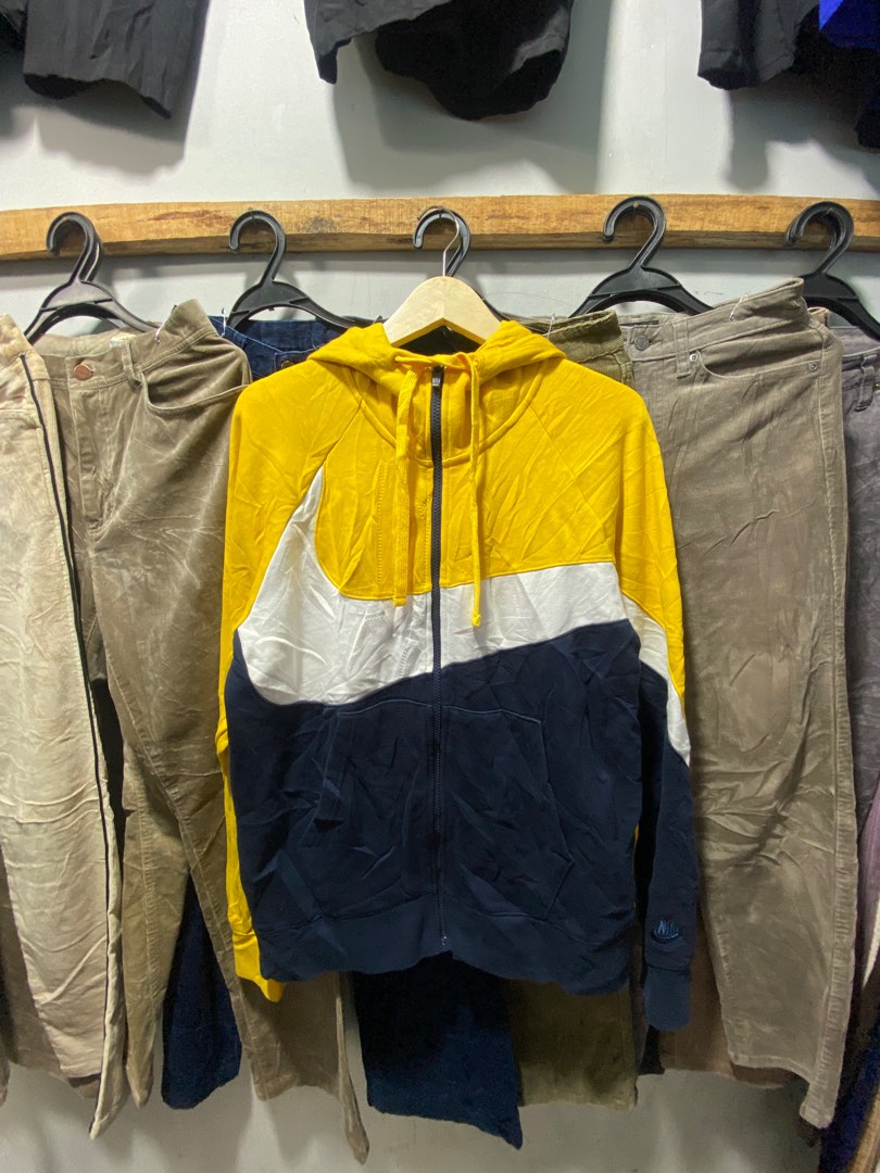 Nike Big Swoosh Fesyen Pria Pakaian Atasan Di Carousell