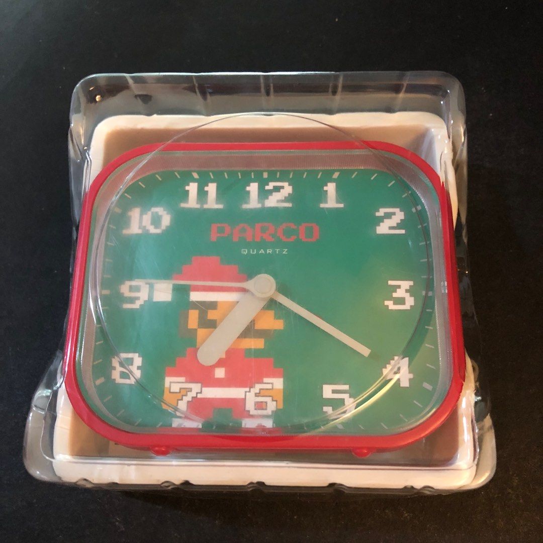 Nintendo Super Mario NES Santa Mario Christmas Parco Desk Clock ...