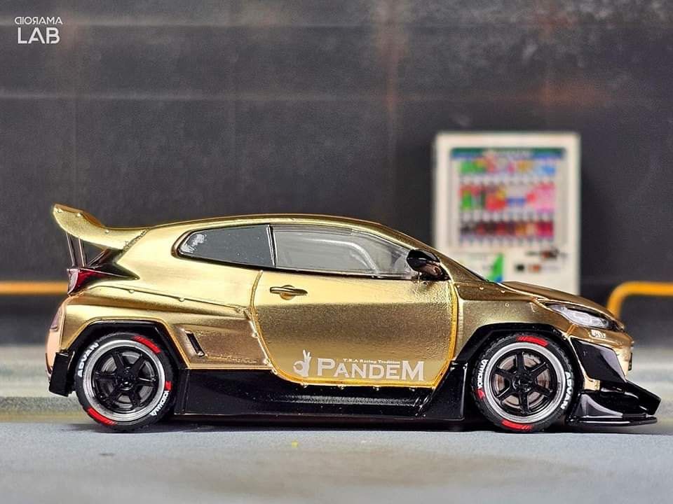POP RACE 1/64 Poprace Pandem GR Yaris Gold, 興趣及遊戲, 玩具 & 遊戲類 - Carousell