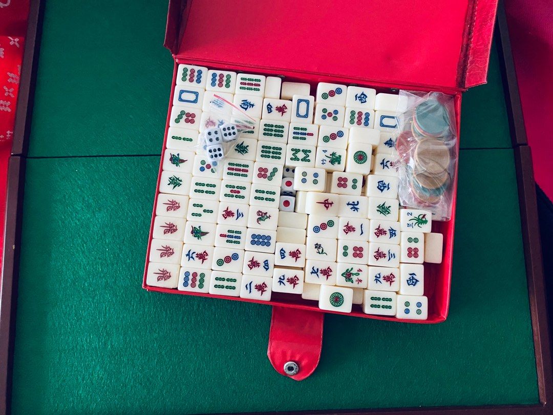 Portable Mahjong Set, Hobbies & Toys, Toys & Games on Carousell