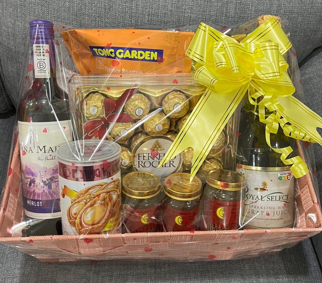 Premium Hamper with good feedback, Food & Drinks, Gift Baskets ...
