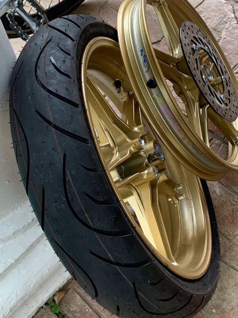 Seat & tayar Yamaha y150, Motorbikes on Carousell