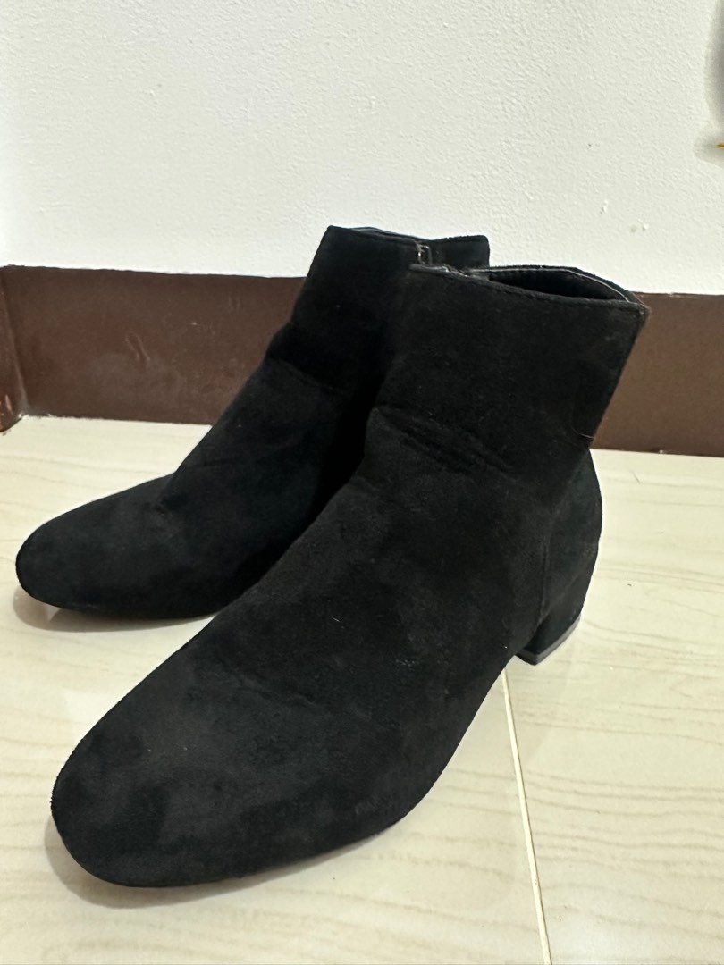 Low cut gamosa boots, Women's Fashion, Footwear, Boots on Carousell