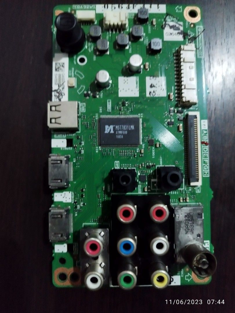 SHARP TV MODEL LC-32LE260M MAINBOARD, Auto Accessories on Carousell