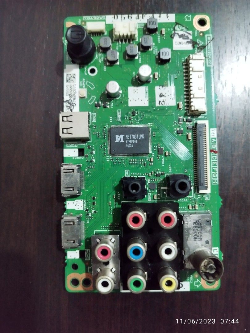 SHARP TV MODEL LC-32LE260M MAINBOARD, Auto Accessories on Carousell