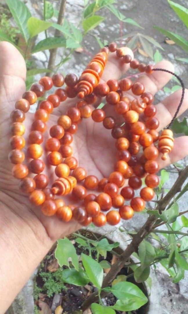 TASBIH KAYU AGATHIS 8 MM /KAYU MERAH, Desain & Kerajinan Tangan, Barang ...