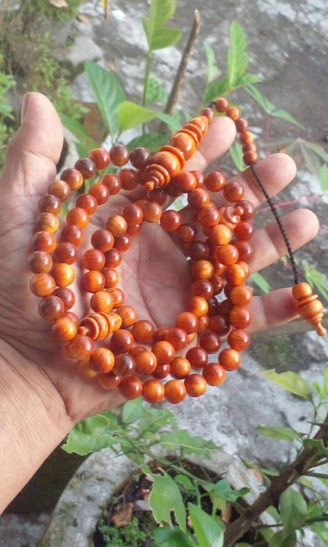 TASBIH KAYU AGATHIS 8 MM /KAYU MERAH, Desain & Kerajinan Tangan, Barang ...