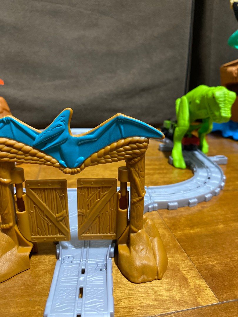 Thomas and friends adventures Dino discovery train set Luke, Hobbies ...
