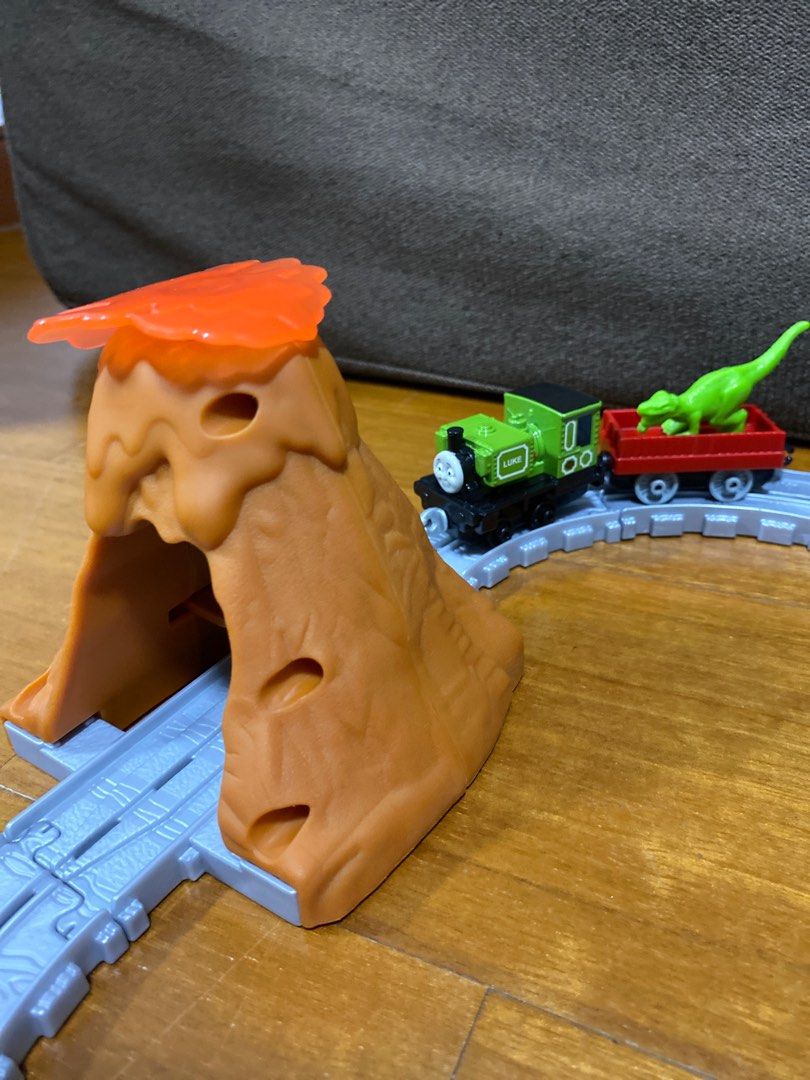 Thomas and friends adventures Dino discovery train set Luke, Hobbies ...