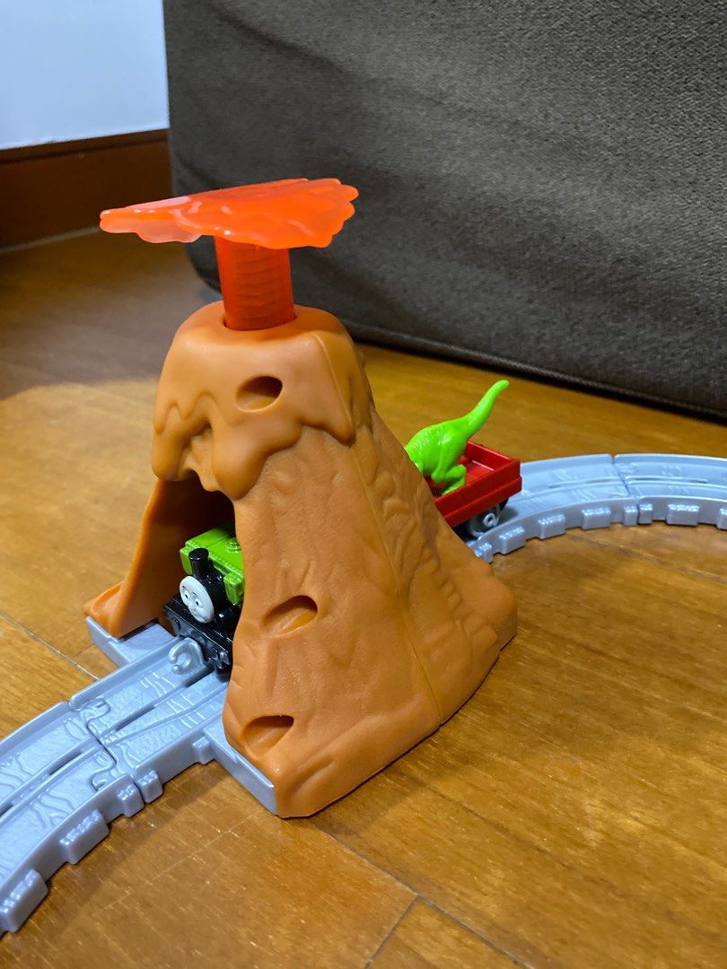 Thomas and friends adventures Dino discovery train set Luke, Hobbies ...