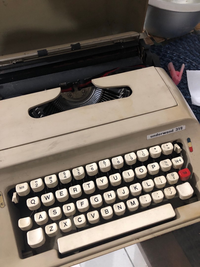 Underwood 319 1970s Typewriter Antique Collectible, Hobbies & Toys ...