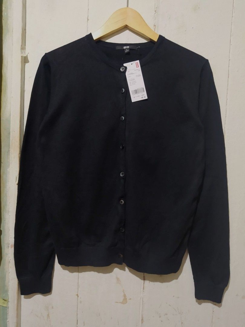 UNIQLO CARDIGAN HITAM M, Fesyen Wanita, Pakaian Wanita, Baju Luaran di ...