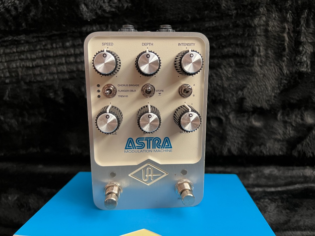 Universal Audio Astra Modulation Machine, Hobbies & Toys, Music & Media ...