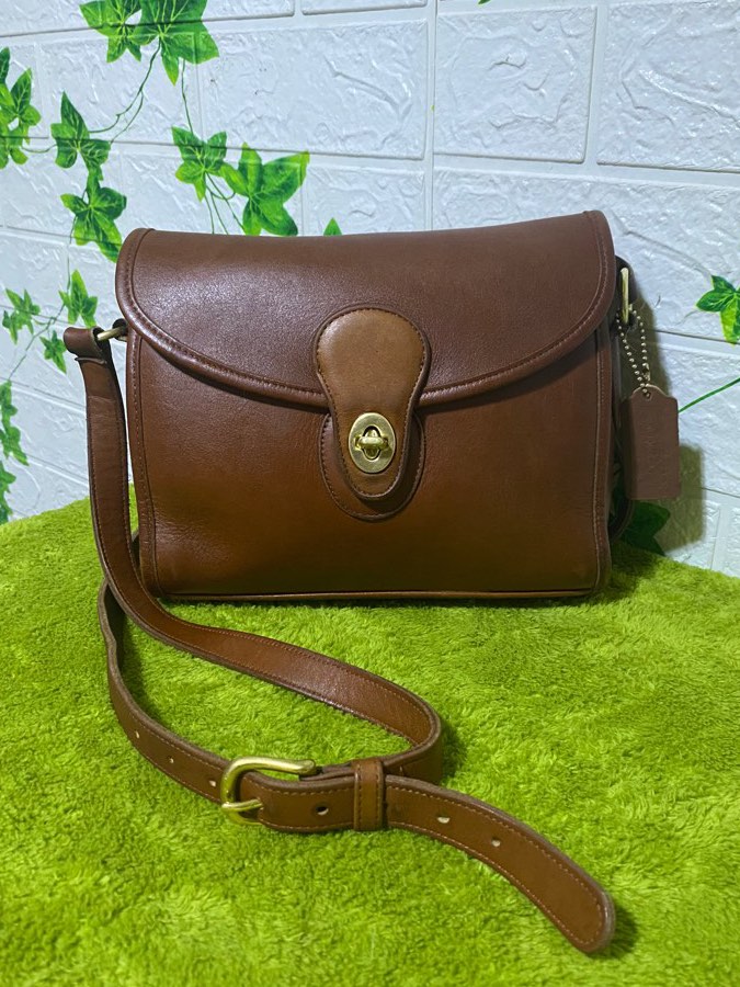 Vintage Coach Devon in British Tan, Women's Fashion, Bags & Wallets ...