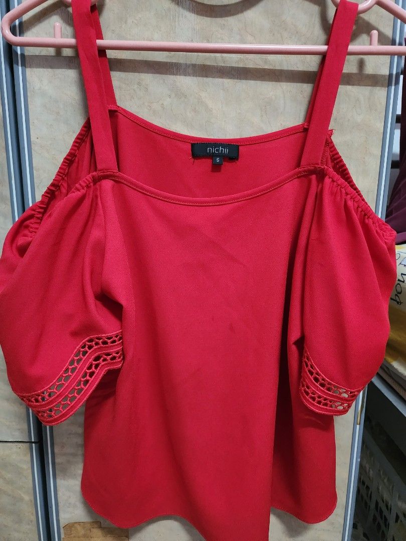 Drop shoulder red top, Women's Fashion, Tops, Other Tops on Carousell