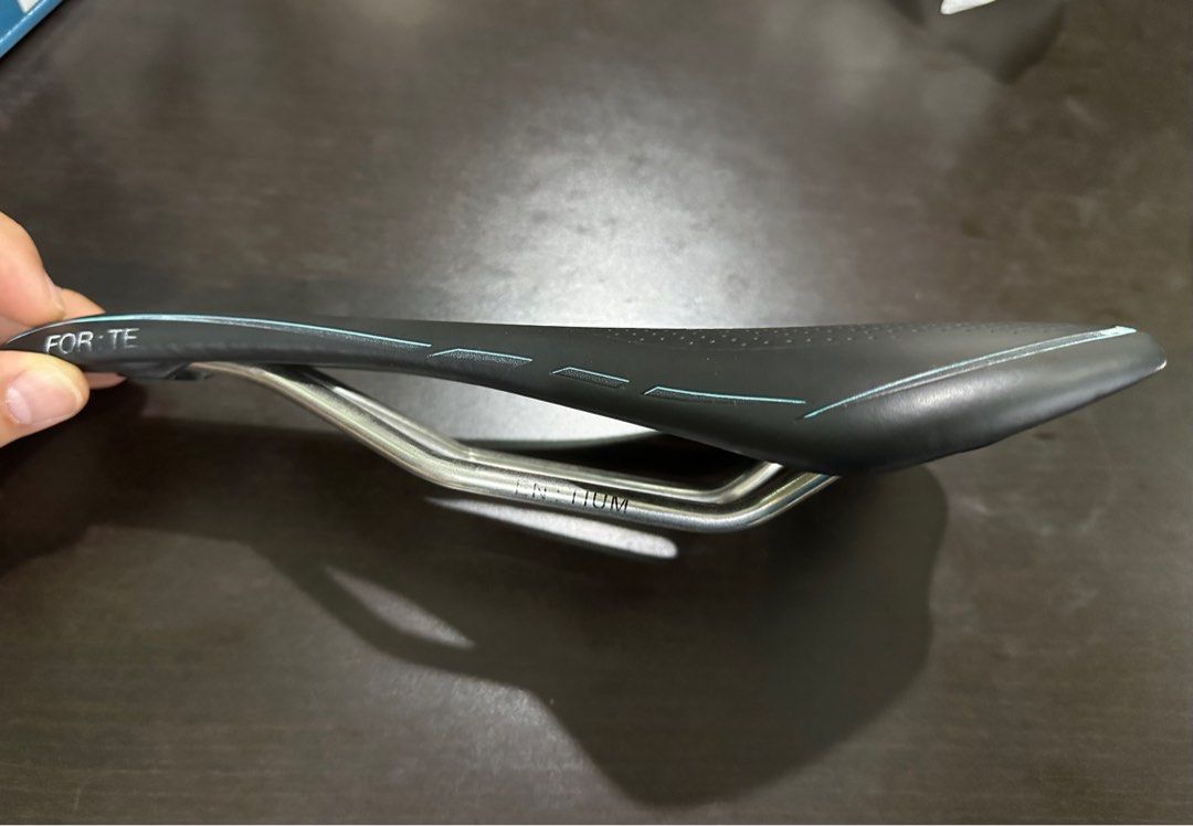 Engager Forte titanium rail saddle, Sports Equipment, Bicycles & Parts ...