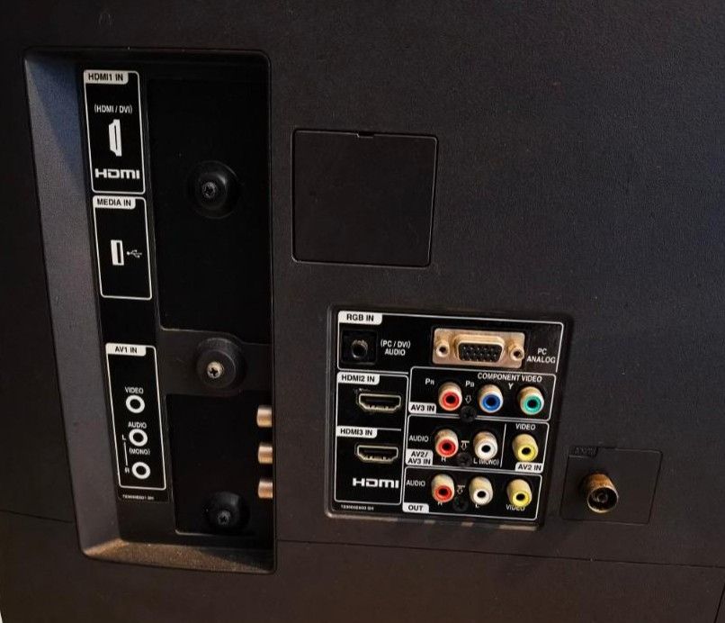 Hitachi 42inch TV, TV & Home Appliances, TV & Entertainment, TV on ...