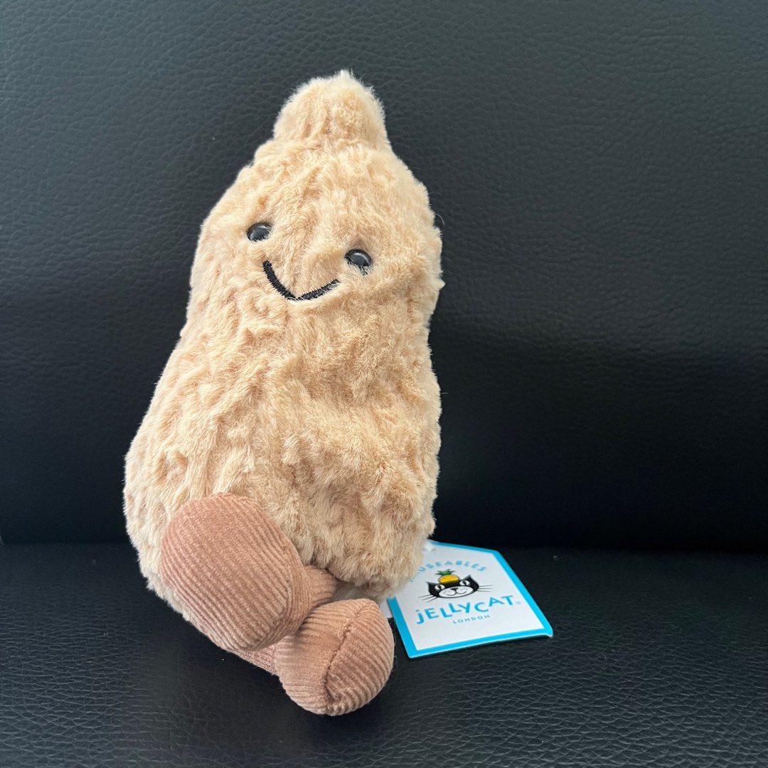 JELLYCAT Amuseable Peanut soft toy 15cm, 興趣及遊戲, 玩具 & 遊戲類 - Carousell