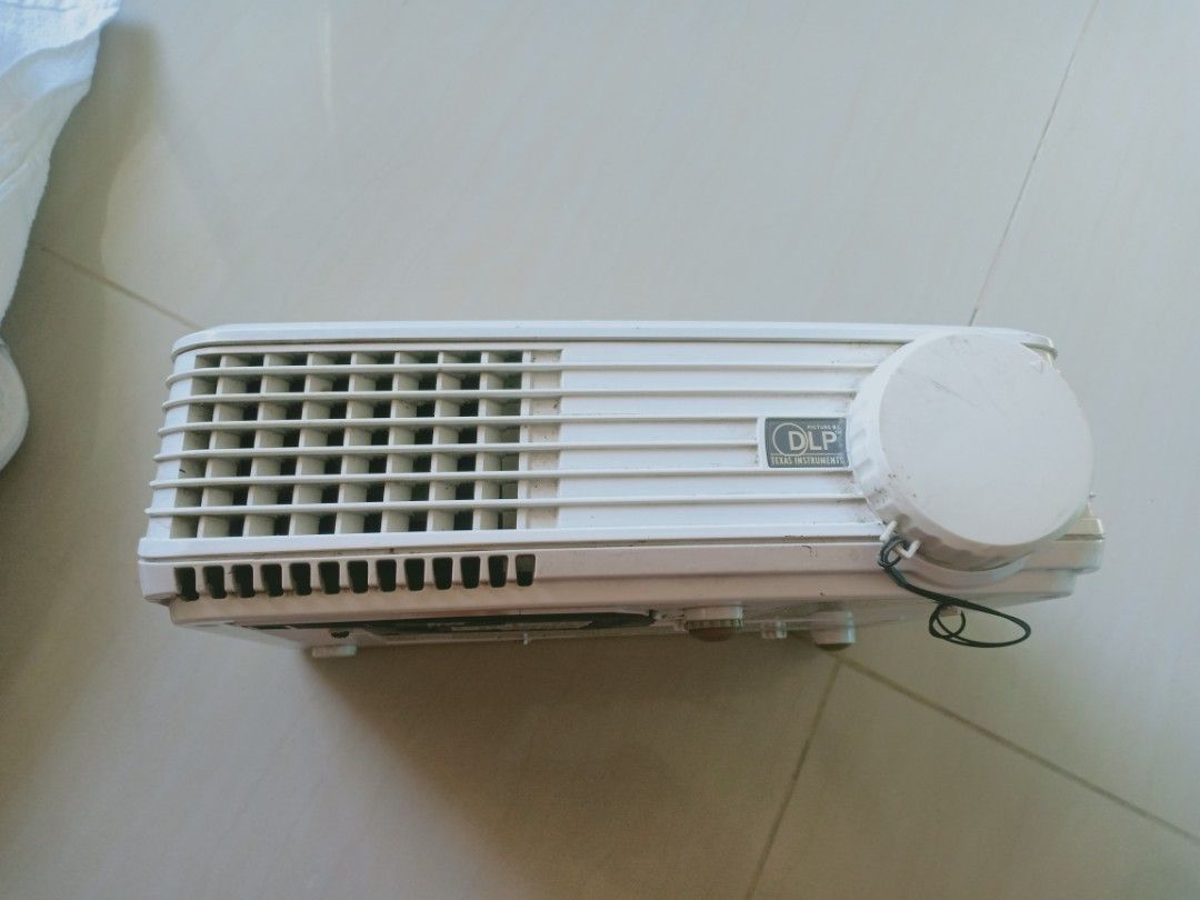 NEC Projector NP-100 / Projector Lift, TV & Home Appliances, Other Home ...