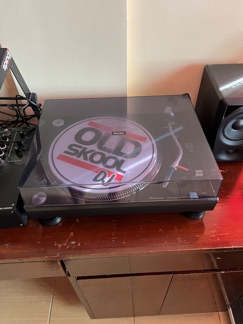 plaka and turntable set, Audio, Portable Music Players on Carousell