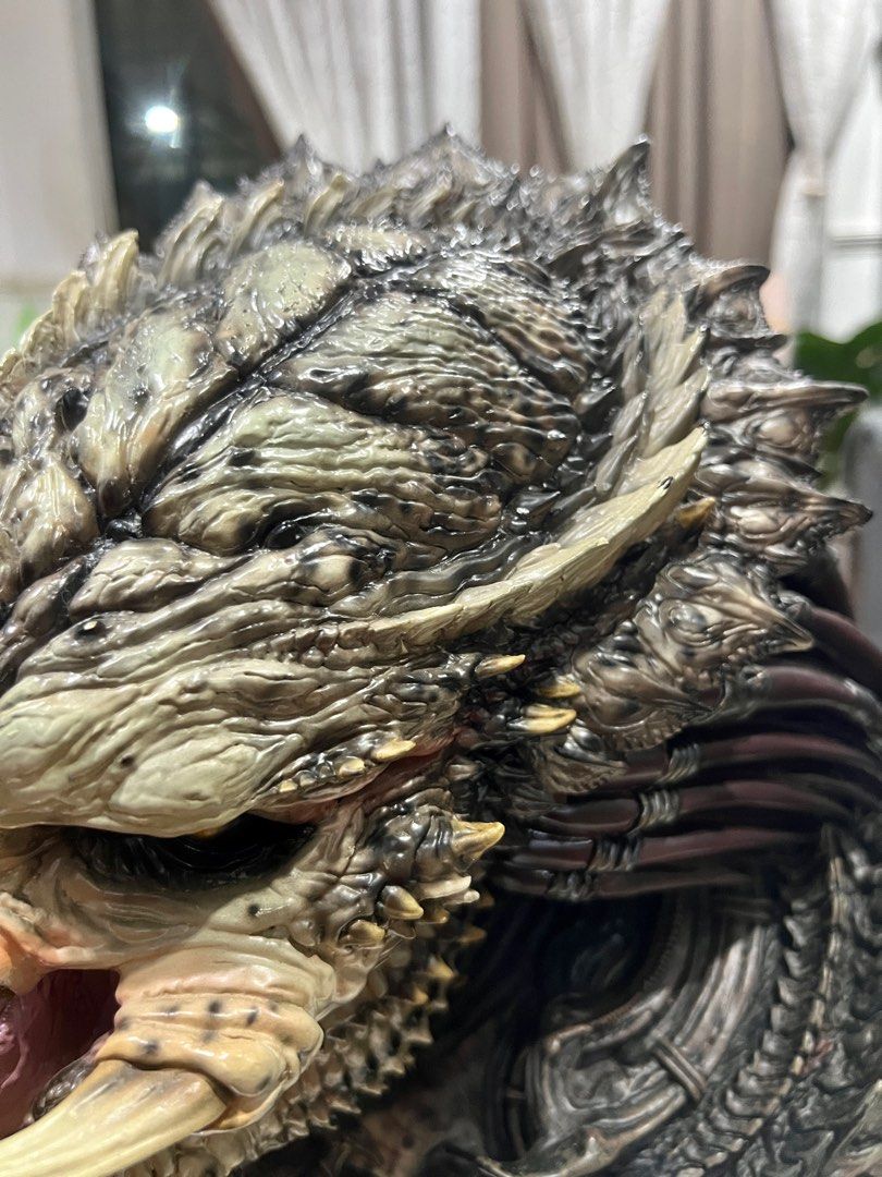 Predator Barbarian Mythos Scale Bust, Hobbies & Toys, Toys & Games on ...