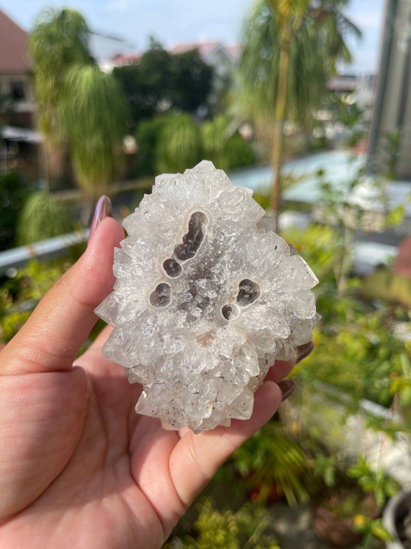 Quartz stalactite statement specimen, Hobbies & Toys, Memorabilia ...