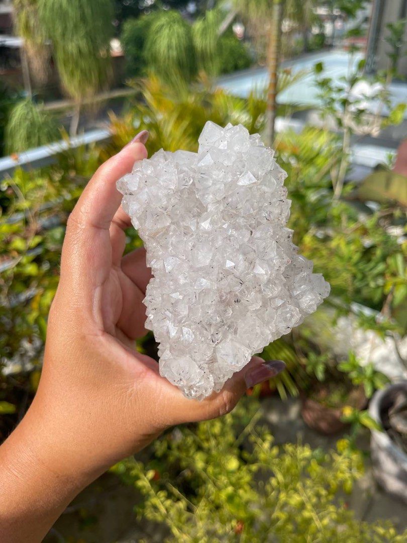 Quartz stalactite statement specimen, Hobbies & Toys, Memorabilia ...