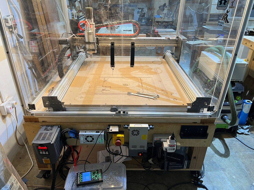 Queen bee PRO 1010 CNC with Blackbox Controller and Enclosure, Hobbies ...