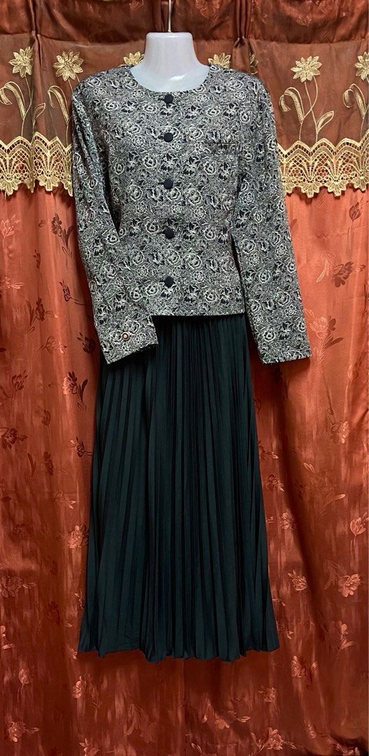 Set blouse and pleated skirt RM30 per set, Women's Fashion, Dresses ...