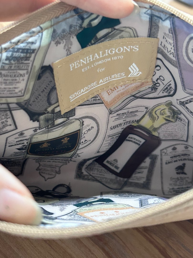 Singapore Airlines collab pouch, Women's Fashion, Bags & Wallets ...