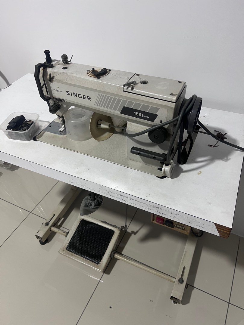 Singer Sewing Machine 1591 D300A, TV & Home Appliances, Other Home ...