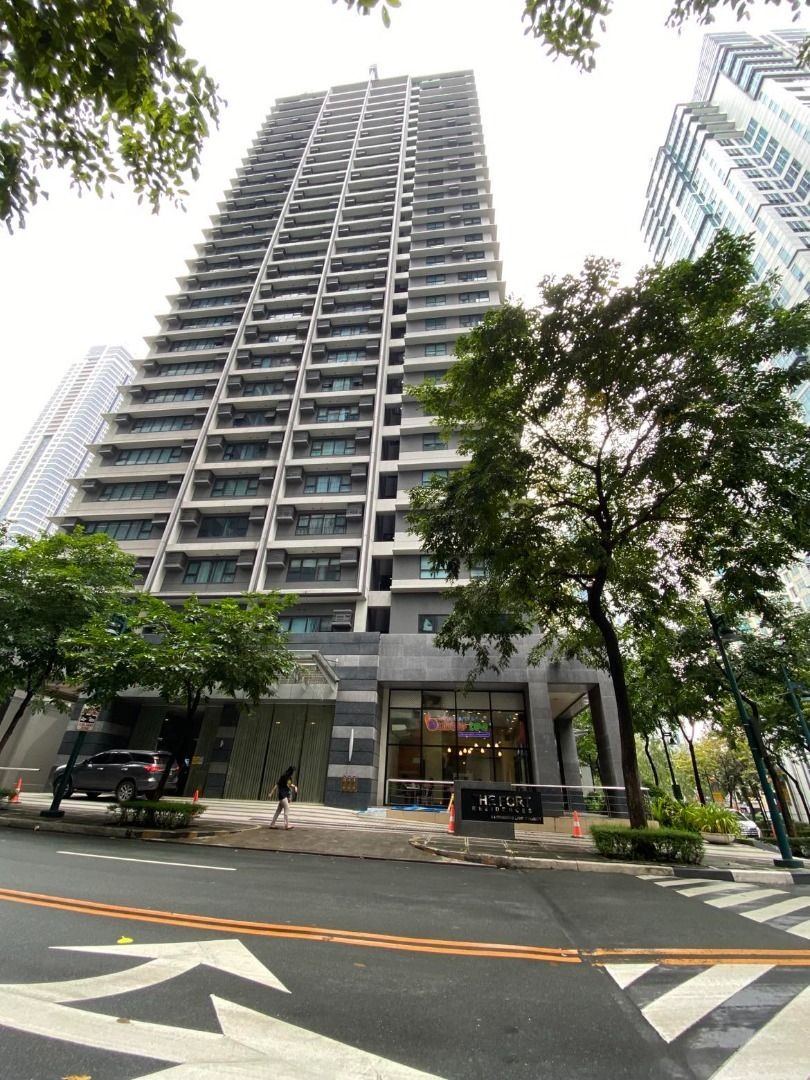 The Fort Residences: Luxurious Loft Unit Fully Furnished and Interior ...