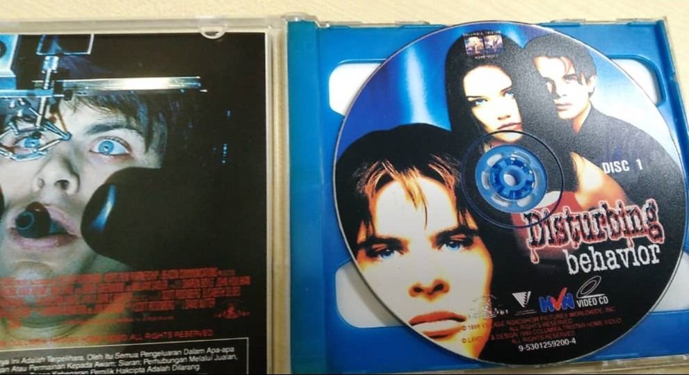 VCD - DISTURBING BEHAVIOR (1998), Hobbies & Toys, Music & Media, CDs ...
