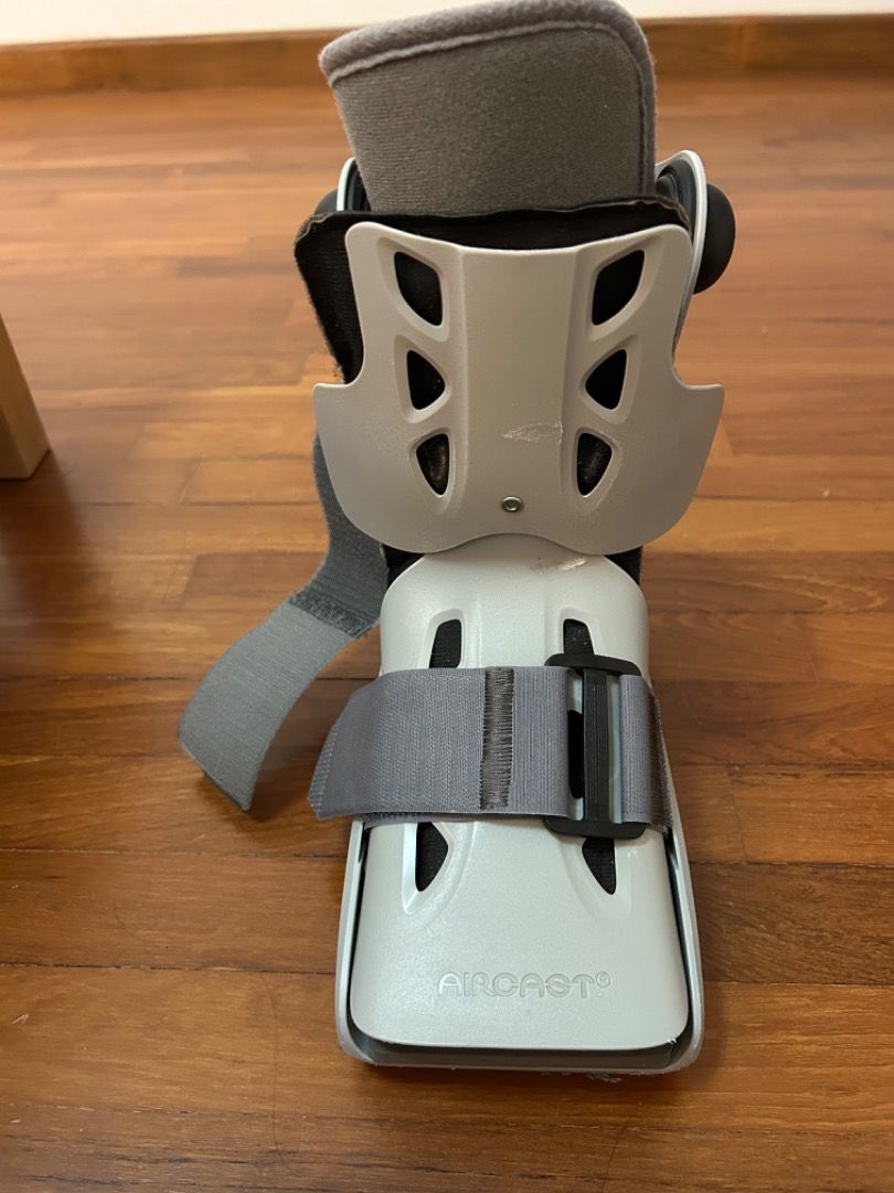 Air cast boot, Health & Nutrition, Assistive & Rehabilatory Aids, Other ...