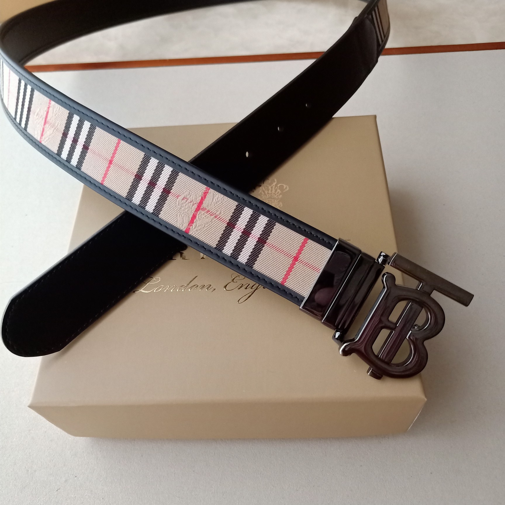 Bn Burberry belt, Men's Fashion, Watches & Accessories, Belts on Carousell