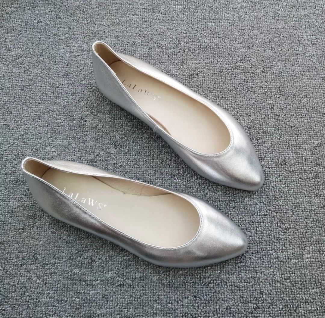 BNIB leather silver flats, Women's Fashion, Footwear, Flats on Carousell