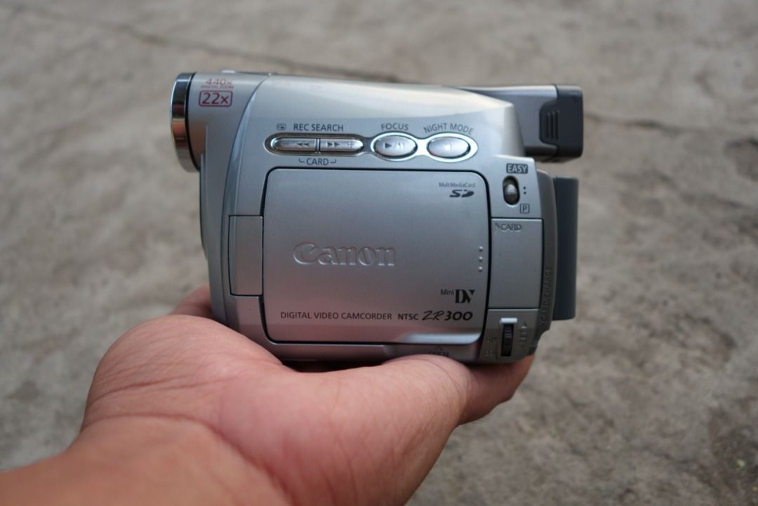 CANON ZR300 MINI DV CAMCODER, Photography, Video Cameras on Carousell