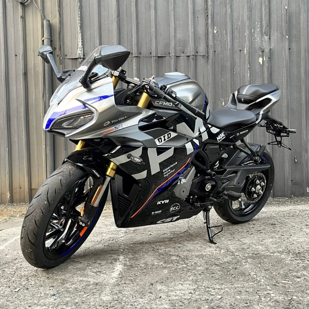 【新車】CFMOTO 春風 全新 250SR S 單搖臂版本, 機車, 重機在旋轉拍賣