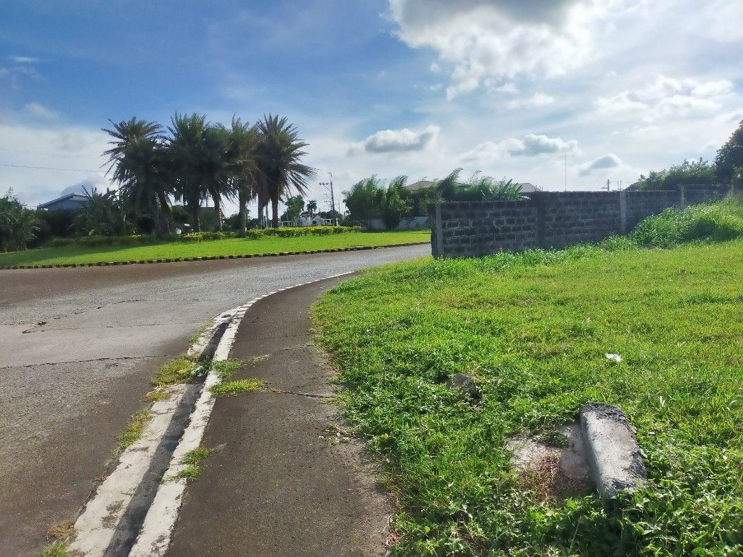 Corner lot Metrosouth Gen Trias Cavite, Property, For Sale, Lot on Carousell