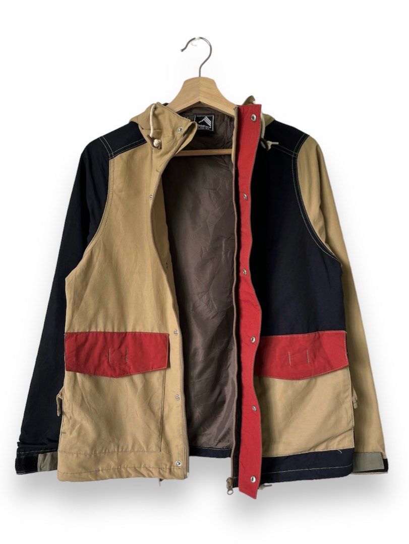 Field Core Jacket, Men's Fashion, Coats, Jackets and Outerwear on Carousell