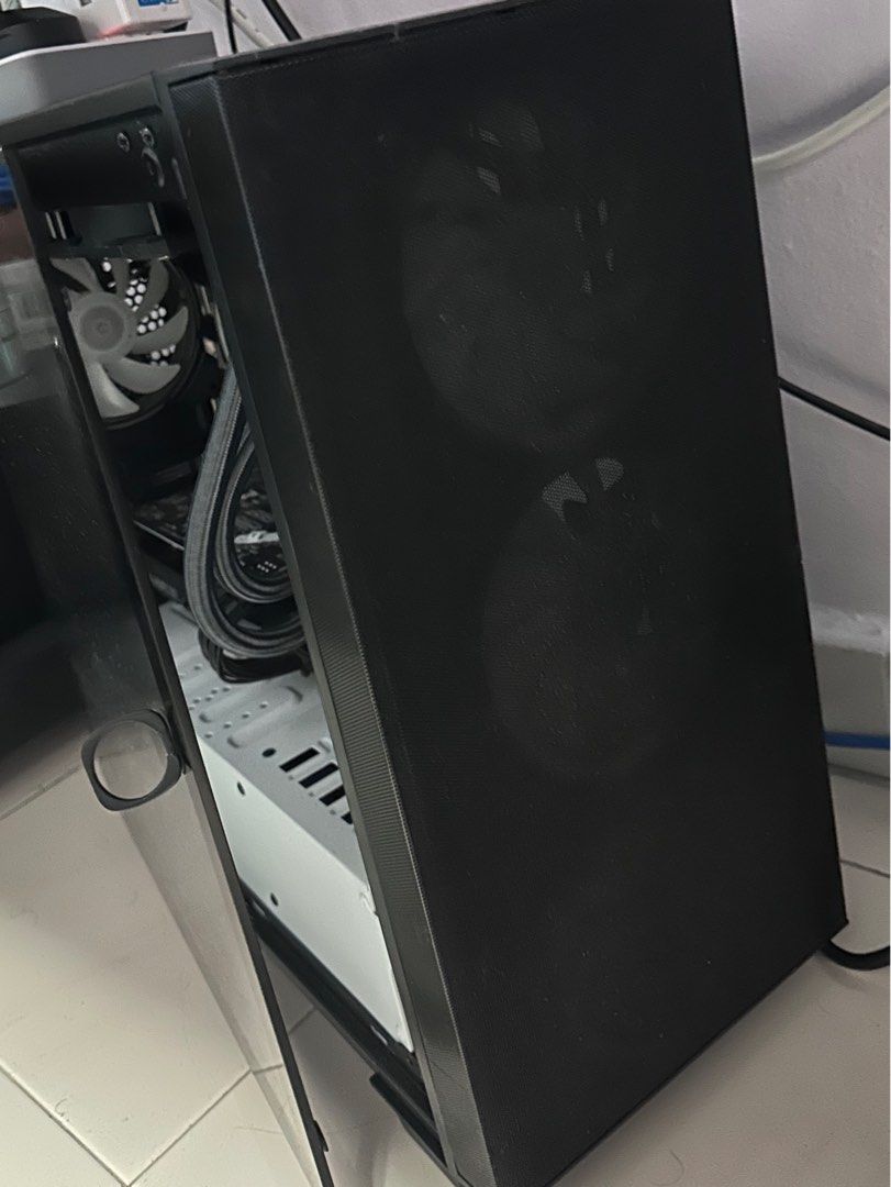 Gaming pc (half-built) with Gamemax Aero miniARGB M-ATX, Computers ...