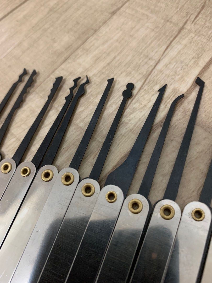 Greasy and oily lockpick set beginners, Hobbies & Toys, Stationery ...