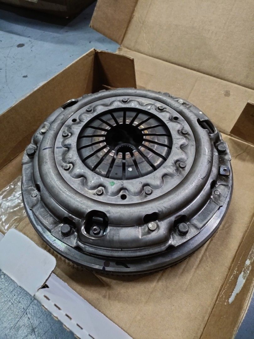 Honda Civic FK7 Stock Flywheel and Clutch, Car Accessories, Accessories ...