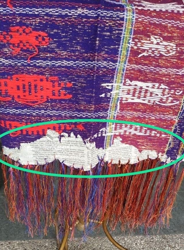 kain ulos tenun ungu dengan rumbai, Fesyen Wanita, Pakaian Wanita, Baju Luaran di Carousell