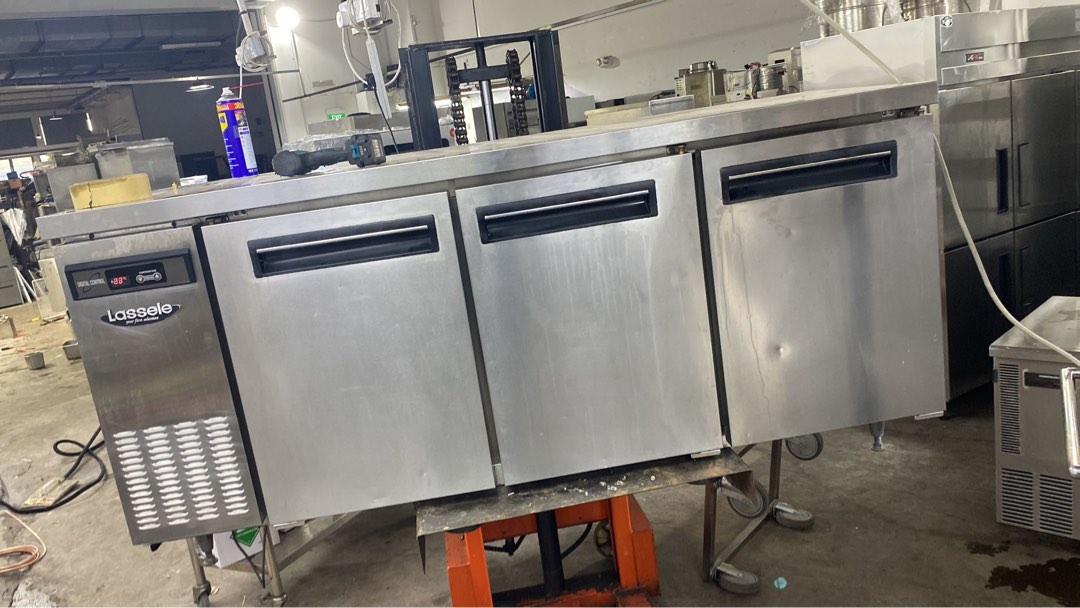 Lassele 3 Door Counter Chiller / 6Ft Chiller/ Table Top Chiller, TV ...